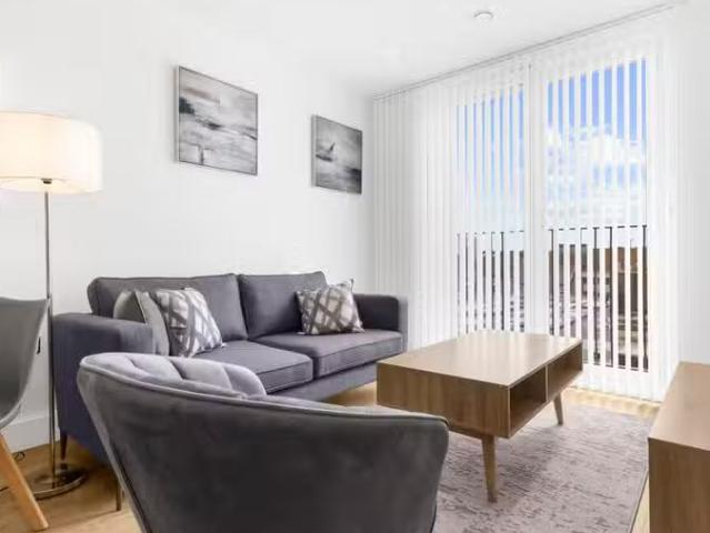 Cheap 1 BA 1 bedroom flat for rent in West Timber Yard, Hurst.