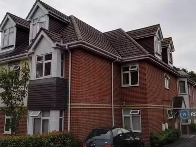 Cheap 1 BA 1 bedroom flat for rent in Wimborne Road East, Fern.