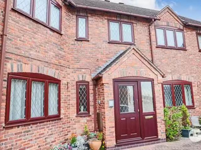 Cheap 1 BA 1 bedroom flat for rent in Windsor Court, Burbage.
