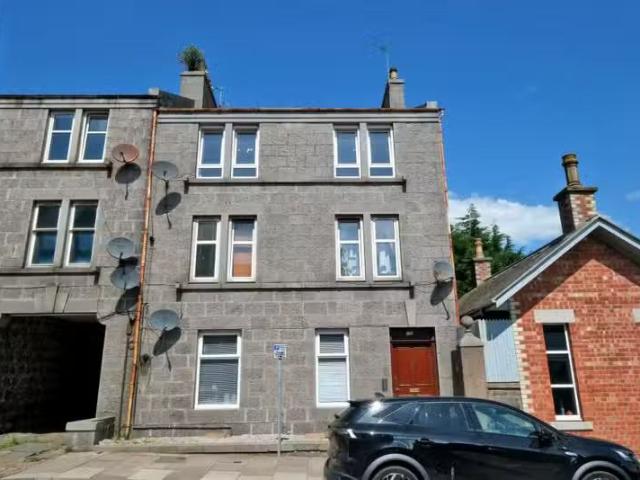 Cheap 1 BA 1 bedroom flat for rent in 0201A Hutcheon Street, A.