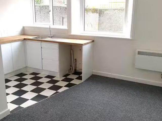 Cheap 1 BA 1 bedroom flat for rent in 1 Reedville, Prenton, CH43