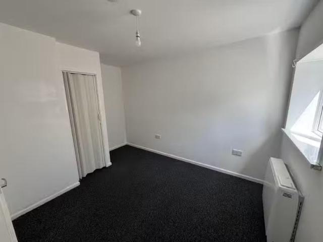 Just in! 1 BA 1 bedroom flat for rent in 75B High Street, Cind.
