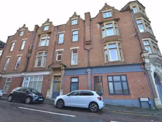 Cheap 1 BA 1 bedroom flat for rent in 80 Norwich Avenue West.