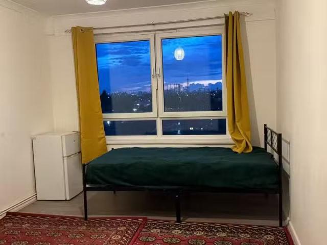 Cozy 1 BA 1 bedroom flat share for rent in Loxford Road, Ilfor.