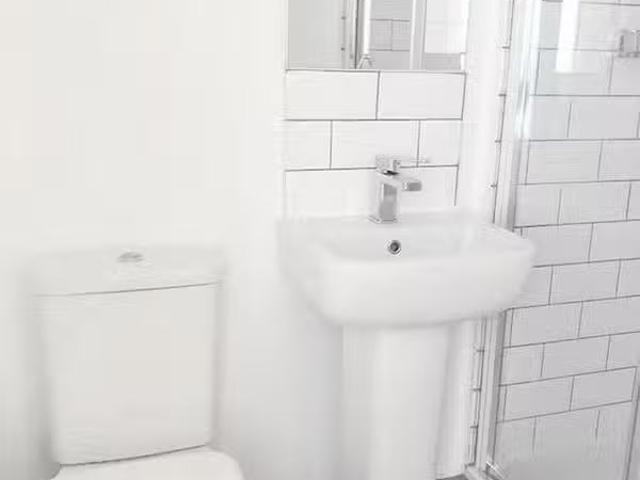 Charming 1 BA 1 bedroom flat share for rent in St Marks Court.