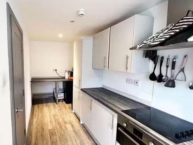 Deal! 1 BA 1 bedroom flat share for rent in St Marks Court, CH43