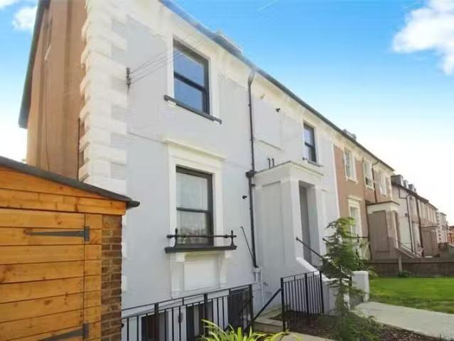 Unique 1 BA 1 bedroom Flat to rent, Holmesdale Road, London, S.