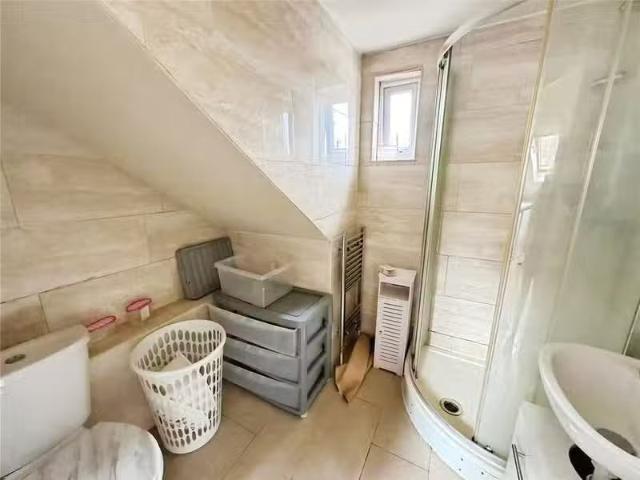 Cozy 1 BA 1 bedroom Flat to rent, Richmond Road, Gillingham, M.