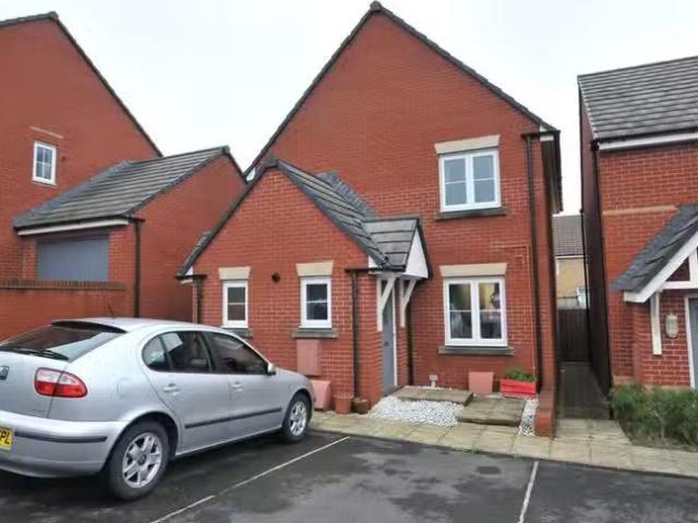 Nice 1 BA 1 bedroom Flat to rent, Woodpecker Close, Keynsham.