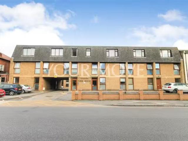Charming 1 BA 1 bedroom Flat to rent, Western Road, Romford, R.