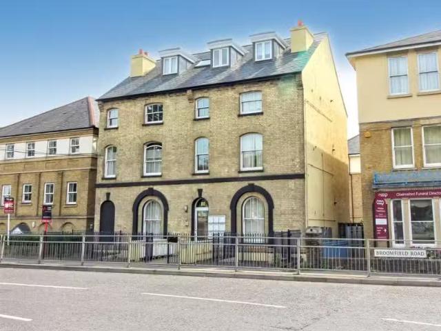 Charming 1 BA 1 bedroom ground floor flat for rent in Broomfie.