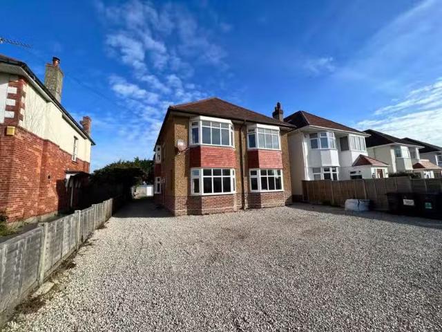 Just in! 1 BA 1 bedroom ground floor flat for rent in Newstead.