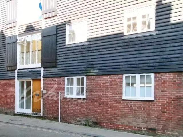 New 1 BA 1 bedroom ground floor flat for rent in Pound Lane Ca.