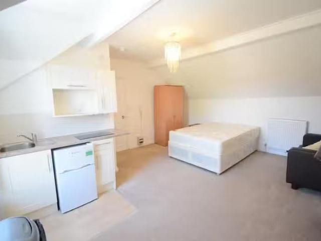 Cheap 1 BA 1 bedroom house for rent in 7  103 Cowbridge Road E.