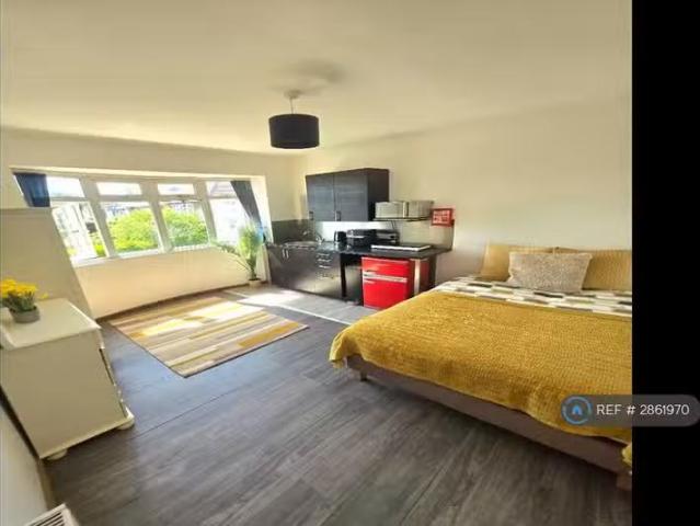 New 1 BA 1 bedroom house share for rent in Chatsworth Road, Po.