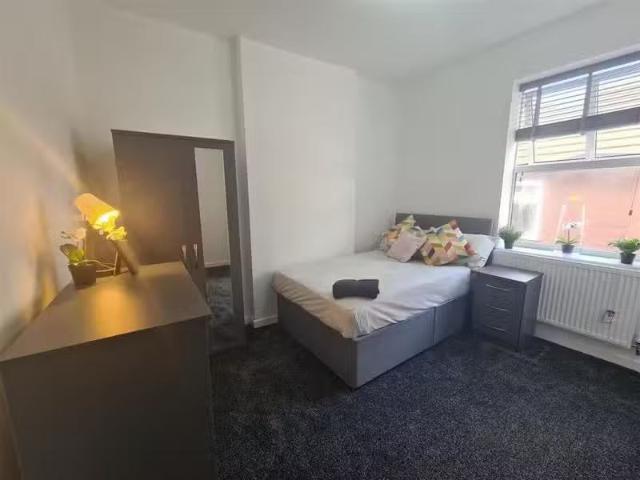 Cheap 1 BA 1 bedroom house share for rent in Herbert Street, W.