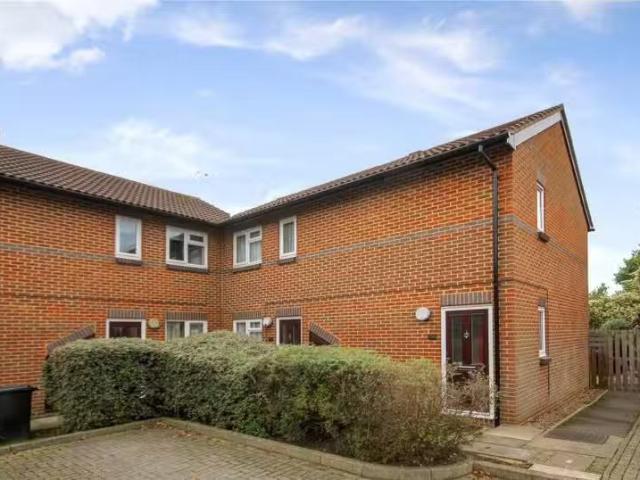 Just in! 1 BA 1 bedroom maisonette for rent in Goldsworth Park.