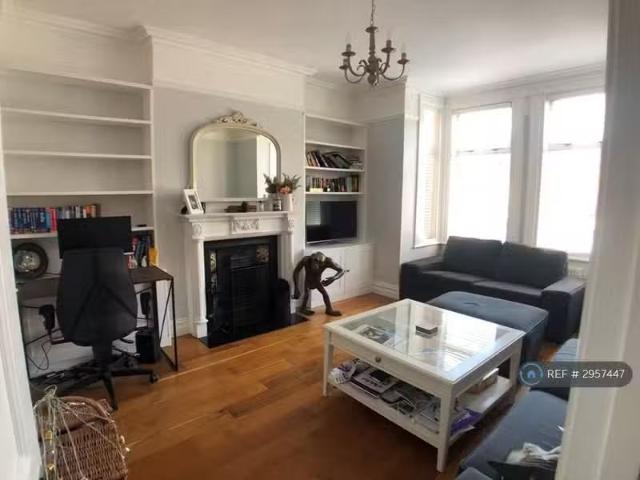 Cheap 1 BA 1 bedroom maisonette for rent in Sidney Road, Becke.