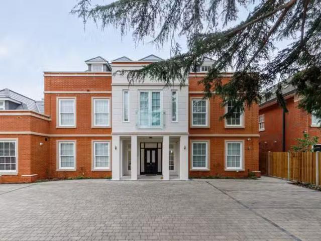 Rental! 1 BA 1 bedroom property to let in Fairmile Lane, Cobha.