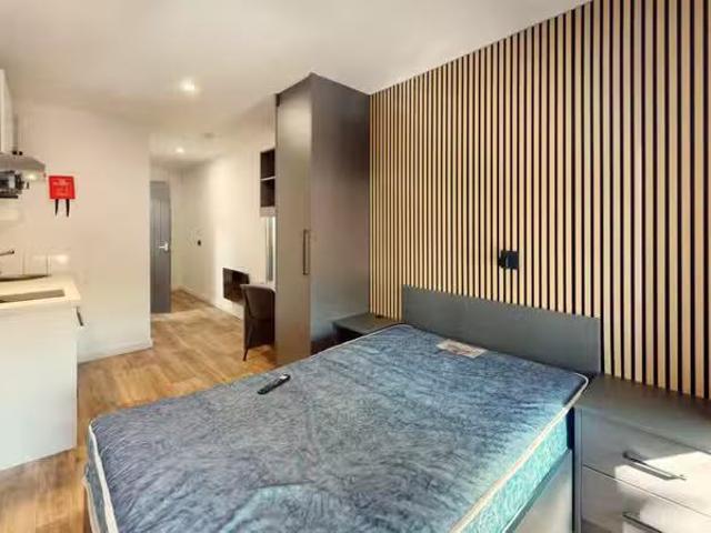 Cheap 1 BA 1 bedroom property for rent in Studio 10, 1 Twyning.