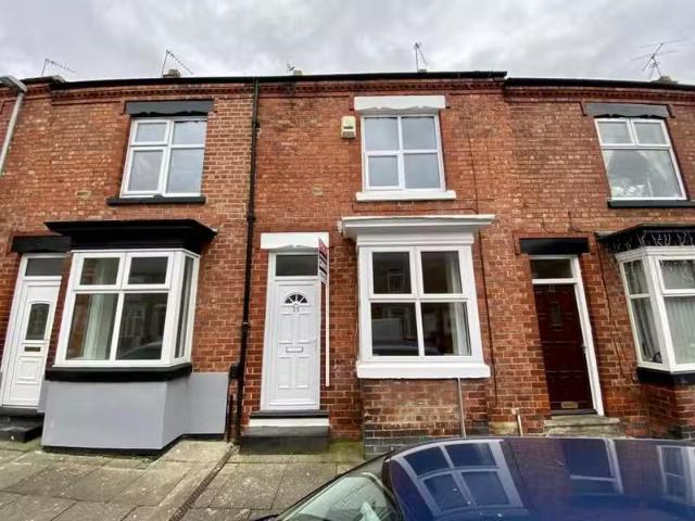 Just in! 1 BA 2 bedroom terraced house for rent in Trafalgar T.