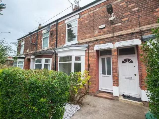 Cheap 1 BA 2 bedroom terraced house for rent in Virginia Cresc.