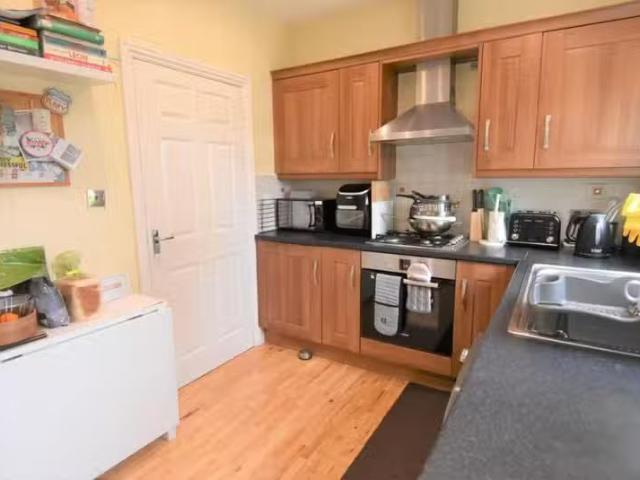 Cheap 1 BA 2 bedroom terraced house for rent in Welsford Road.