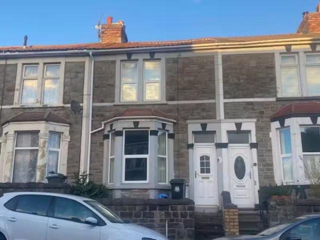 Cozy 1 BA 2 bedroom terraced house for rent in Air Balloon Roa.