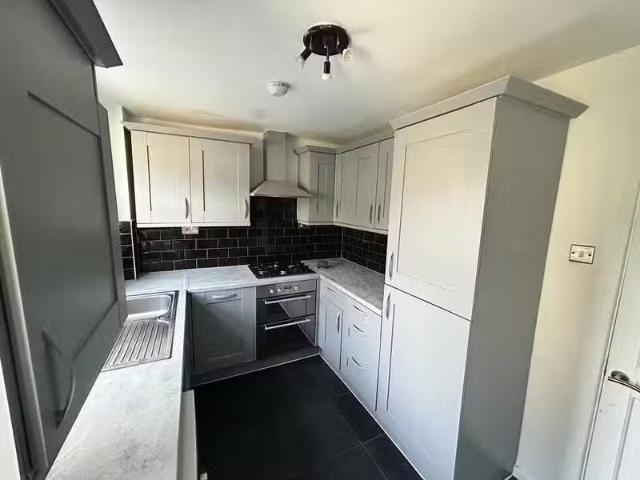 Cozy 1 BA 2 bedroom terraced house for rent in Amberley Close.
