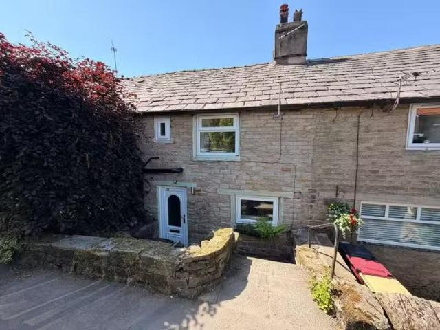 Cheap 1 BA 2 bedroom terraced house for rent in Bottom O'Th Mo.