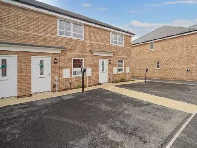 Cheap 1 BA 2 bedroom terraced house for rent in Campbell Drive.