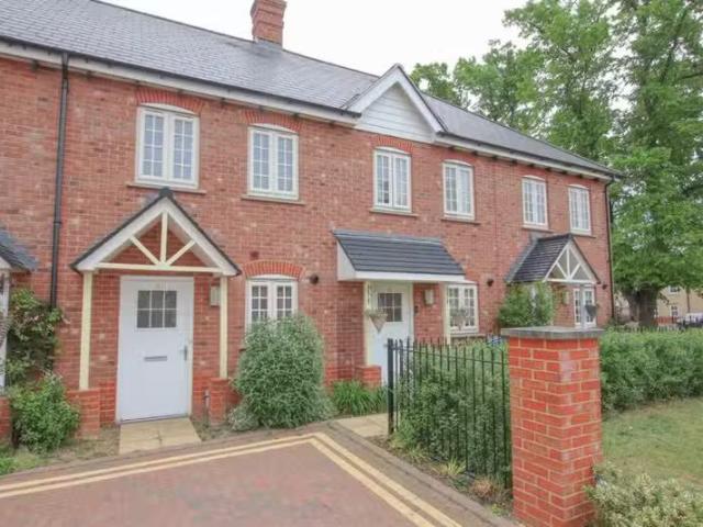 Unique 1 BA 2 bedroom terraced house for rent in Corporal Clos.