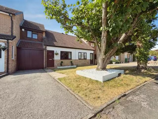 Rental! 1 BA 2 bedroom terraced house for rent in Crimscote Cl.