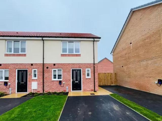 Just in! 1 BA 2 bedroom terraced house for rent in Ferriby Fie.