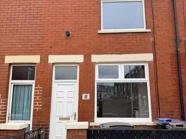 Rental! 1 BA 2 bedroom terraced house for rent in Gisburn Grov.