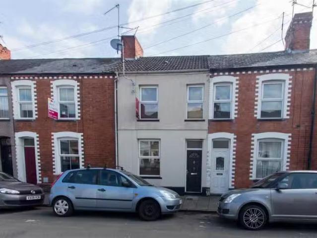 Cheap 1 BA 2 bedroom terraced house for rent in Glynne Street.