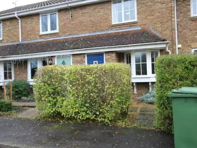 Rental! 1 BA 2 bedroom terraced house for rent in Haymans Way.