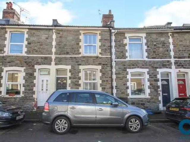 Charming 1 BA 2 bedroom terraced house for rent in Heber Stree.