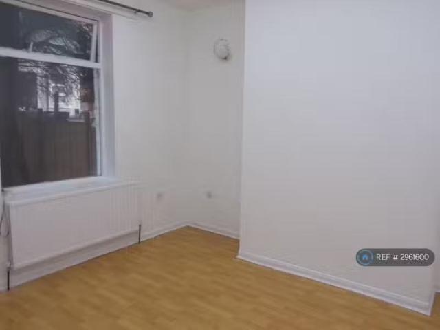 Cheap 1 BA 2 bedroom terraced house for rent in Lonsdale St, B.