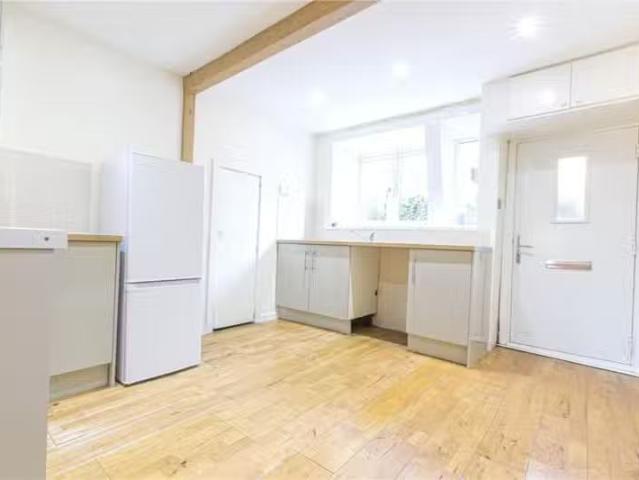 Cheap 1 BA 2 bedroom terraced house for rent in New Row, Holmf.
