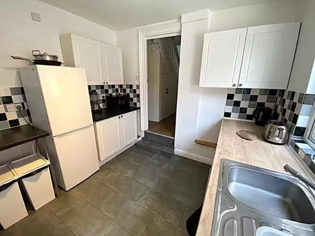Cozy 1 BA 2 bedroom terraced house for rent in North Clive Str.