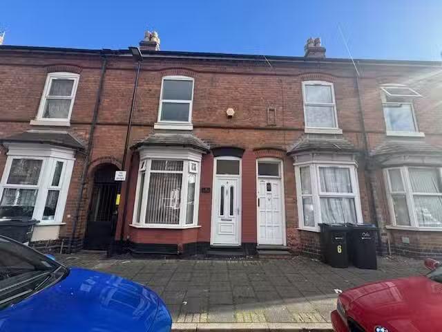 Charming 1 BA 2 bedroom terraced house for rent in North Road.