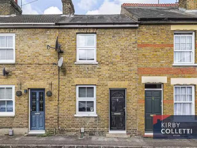 Unique 1 BA 2 bedroom terraced house for rent in North Road, H.