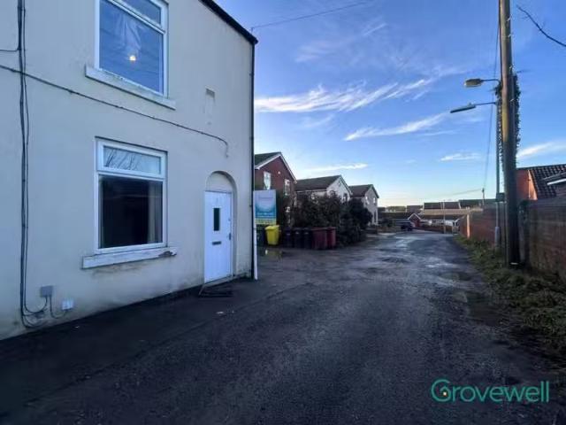 Deal! 1 BA 2 bedroom terraced house for rent in Old Sirs, West.