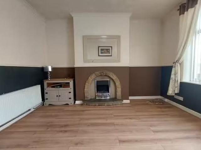 Cheap 1 BA 2 bedroom terraced house for rent in Pine Street, N.