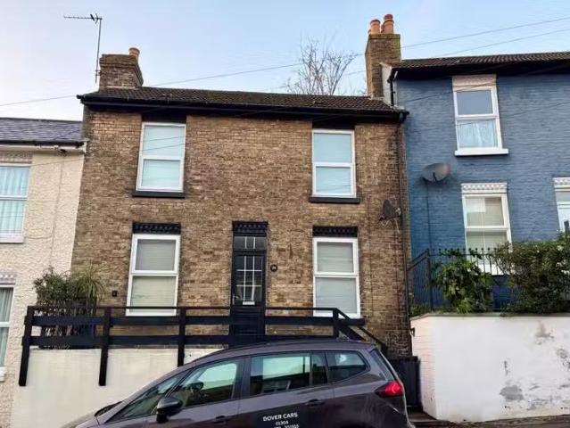 Deal! 1 BA 2 bedroom terraced house for rent in Pioneer Road.