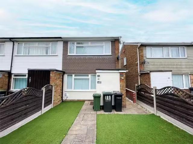 Unique 1 BA 2 bedroom terraced house for rent in Rochester Roa.