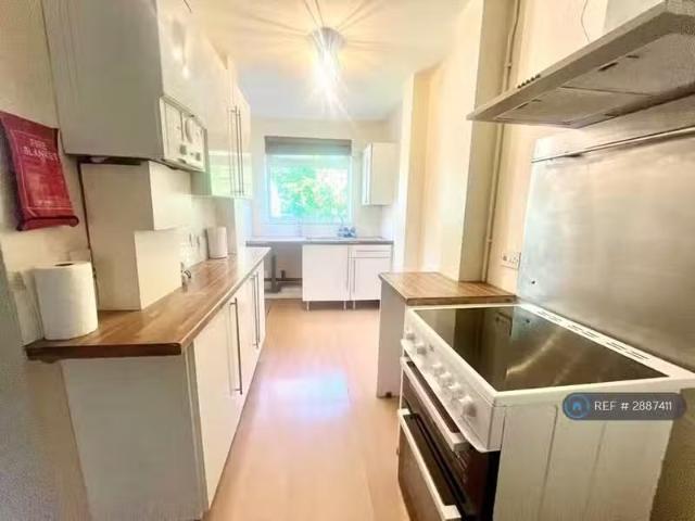 New 1 BA 2 bedroom terraced house for rent in Shakleton Road.