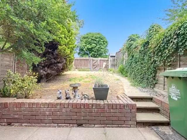 For Rent! 1 BA 2 bedroom terraced house for rent in Spicersfie.
