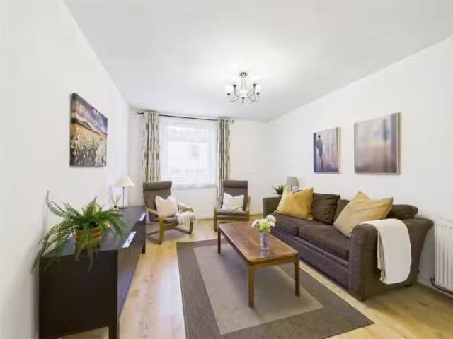 Deal! 1 BA 2 bedroom apartment for rent in Causewayside, Edinb.